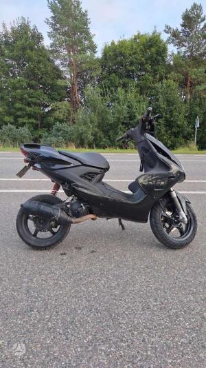 Yamaha Aerox 2002 in Kretinga, with an engine capacity of 50.00 L and mileage of 13 thousand km for 1350 €, photo 4 on AUTOMOTO.COM.LV