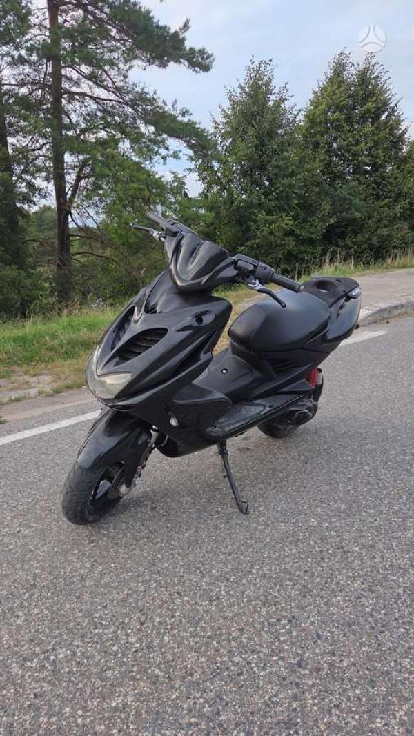 Yamaha Aerox 2002 in Kretinga, with an engine capacity of 50.00 L and mileage of 13 thousand km for 1350 €, photo 4 on AUTOMOTO.COM.LV
