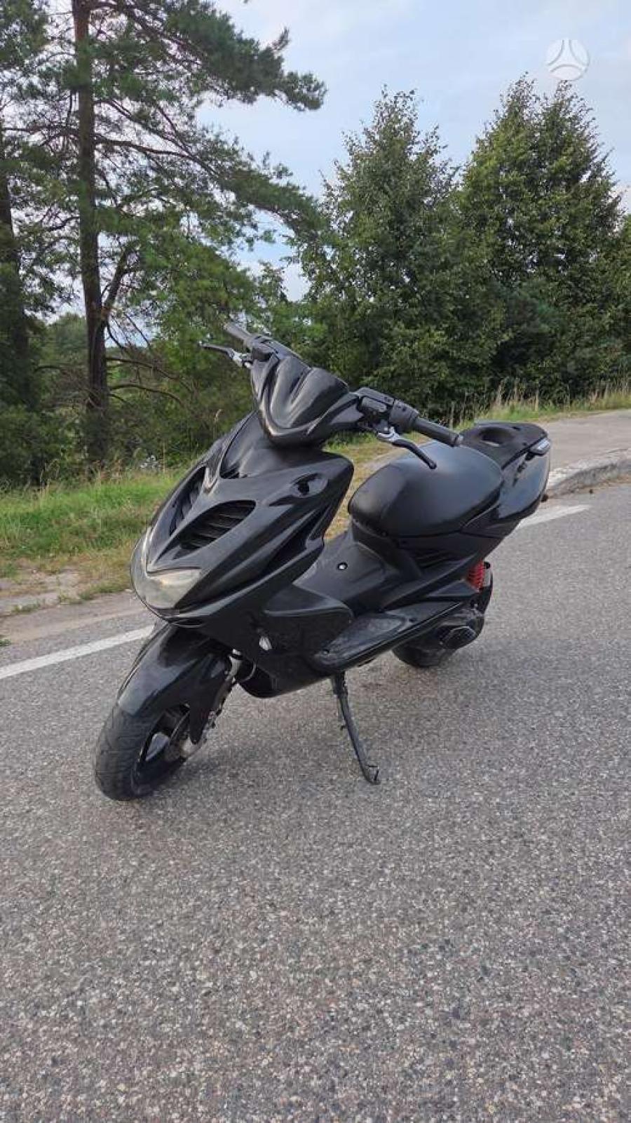 Yamaha Aerox 2002 in Kretinga, with an engine capacity of 50.00 L and mileage of 13 thousand km for 1350 €, photo 5 on AUTOMOTO.COM.LV