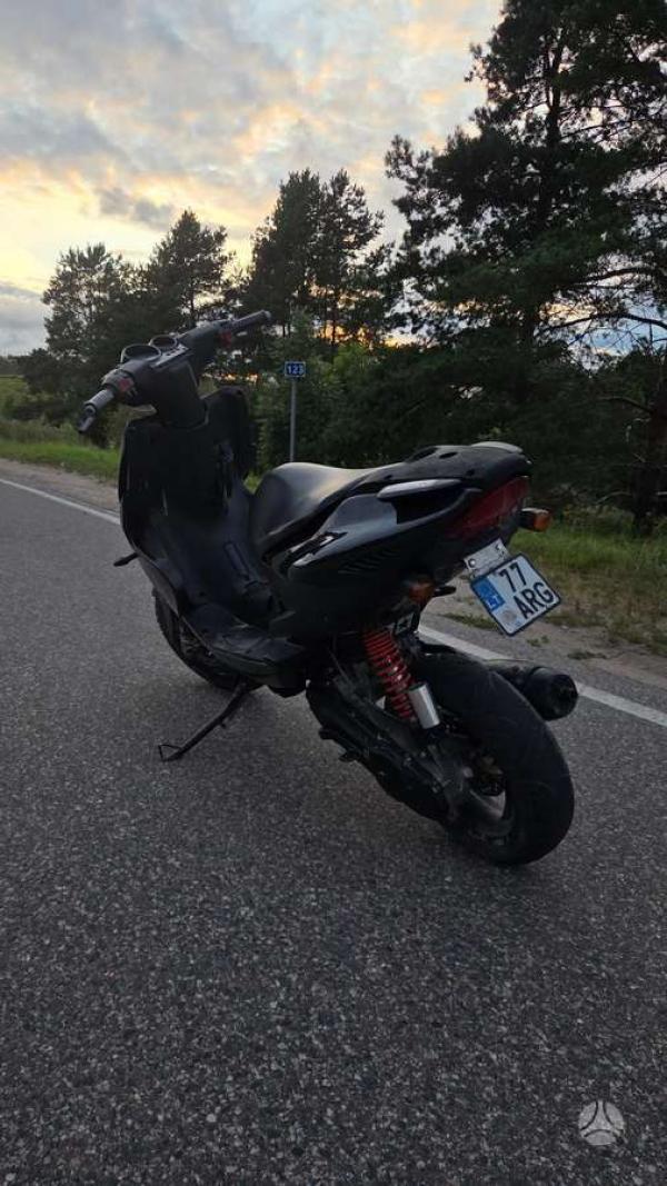 Yamaha Aerox 2002 in Kretinga, with an engine capacity of 50.00 L and mileage of 13 thousand km for 1350 €, photo 5 on AUTOMOTO.COM.LV