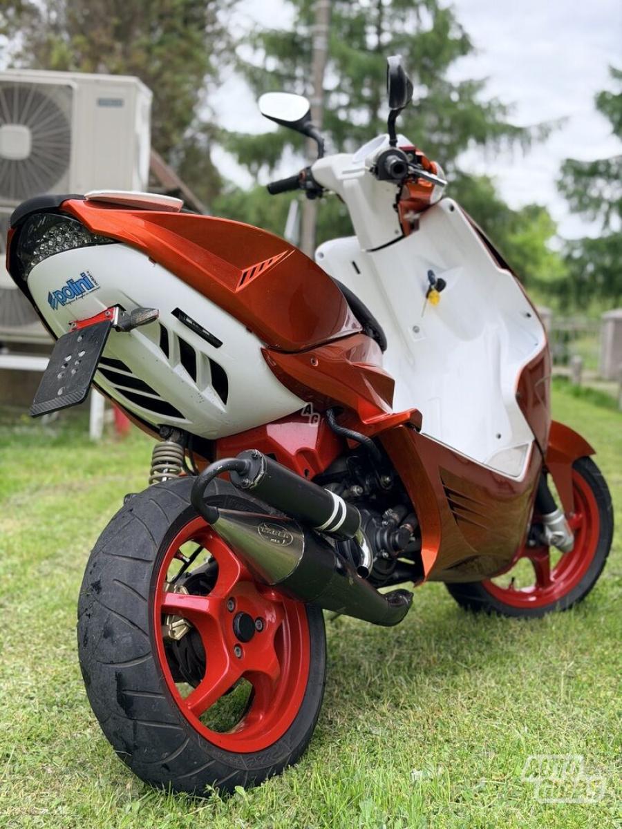 Ямаха Aerox 2003 в Каунас, объемом двигателя 0.05 л и пробегом 16 тыс. км за 1300 €, фото 4 на AUTOMOTO.COM.LV