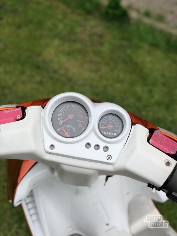 Ямаха Aerox 2003 в Каунас, объемом двигателя 0.05 л и пробегом 16 тыс. км за 1300 €, фото 5 на AUTOMOTO.COM.LV