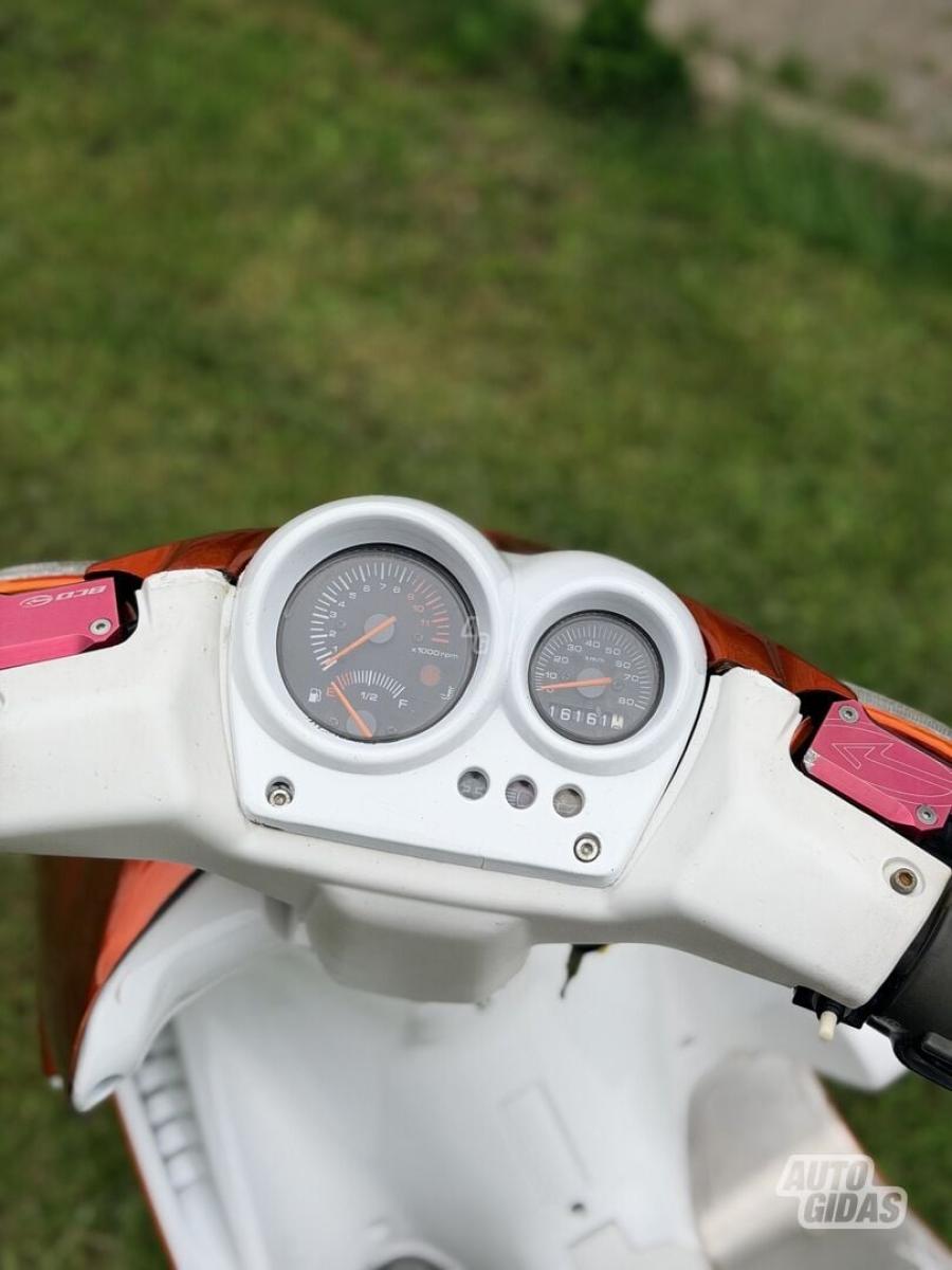 Ямаха Aerox 2003 в Каунас, объемом двигателя 0.05 л и пробегом 16 тыс. км за 1300 €, фото 6 на AUTOMOTO.COM.LV