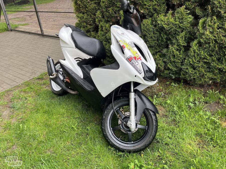 Ямаха Aerox 2005 в Вильнюс, объемом двигателя 0.05 л и пробегом 14 тыс. км за 1300 €, фото 3 на AUTOMOTO.COM.LV