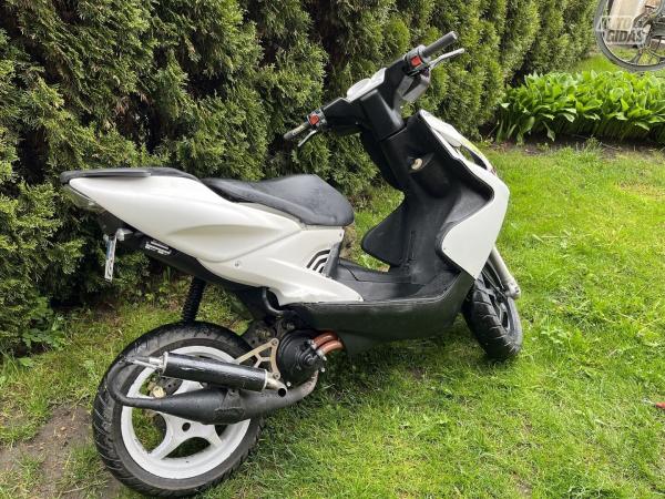 Yamaha Aerox 2005 Viļņa, ar dzinēja tilpumu 0.05 L un nobraukumu 14 tūkst. km par 1300 €, foto 3 vietnē AUTOMOTO.COM.LV