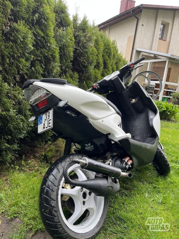 Yamaha Aerox 2005 Viļņa, ar dzinēja tilpumu 0.05 L un nobraukumu 14 tūkst. km par 1300 €, foto 4 vietnē AUTOMOTO.COM.LV