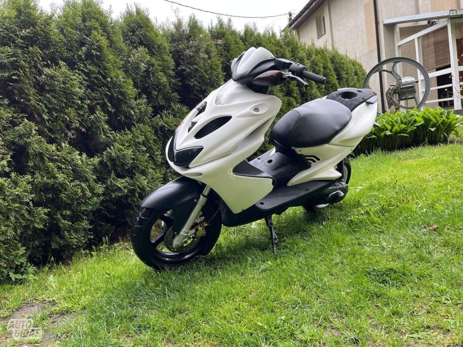 Ямаха Aerox 2005 в Вильнюс, объемом двигателя 0.05 л и пробегом 14 тыс. км за 1300 €, фото 9 на AUTOMOTO.COM.LV