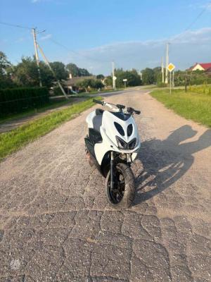 Yamaha Aerox 2005 Alīta, ar dzinēja tilpumu 49.00 L un nobraukumu 5 tūkst. km par 800 €, foto  vietnē AUTOMOTO.COM.LV