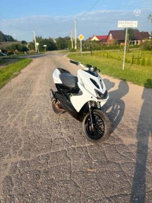 Yamaha Aerox 2005 Alīta, ar dzinēja tilpumu 49.00 L un nobraukumu 5 tūkst. km par 800 €, foto 4 vietnē AUTOMOTO.COM.LV