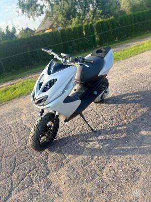 Yamaha Aerox 2005 Alīta, ar dzinēja tilpumu 49.00 L un nobraukumu 5 tūkst. km par 800 €, foto 5 vietnē AUTOMOTO.COM.LV