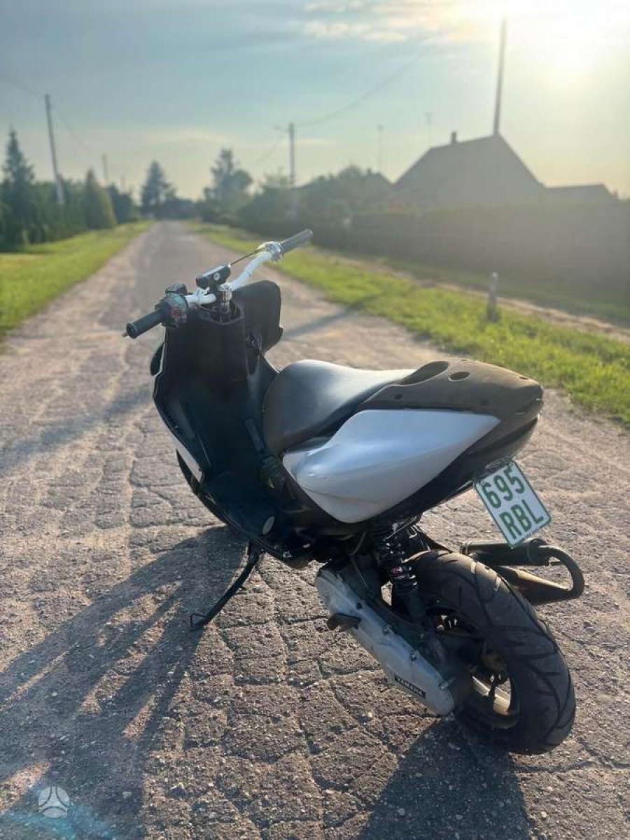 Yamaha Aerox 2005 Alīta, ar dzinēja tilpumu 49.00 L un nobraukumu 5 tūkst. km par 800 €, foto 8 vietnē AUTOMOTO.COM.LV