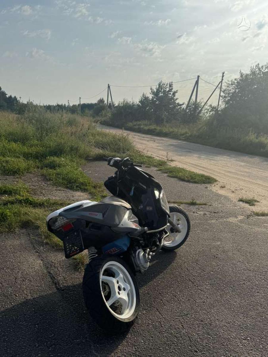 Ямаха Aerox 2005 в Вильнюс, объемом двигателя 0.00 л и пробегом 29 тыс. км за 2100 €, фото 4 на AUTOMOTO.COM.LV