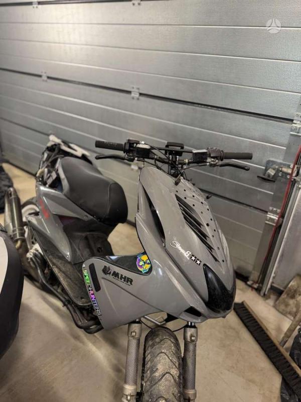 Yamaha Aerox 2005 in Vilnius, with an engine capacity of 0.00 L and mileage of 29 thousand km for 2100 €, photo 5 on AUTOMOTO.COM.LV