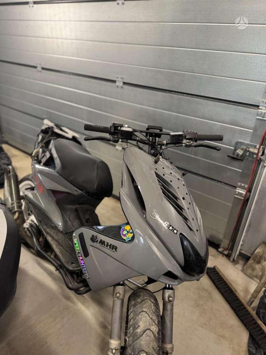 Ямаха Aerox 2005 в Вильнюс, объемом двигателя 0.00 л и пробегом 29 тыс. км за 2100 €, фото 5 на AUTOMOTO.COM.LV
