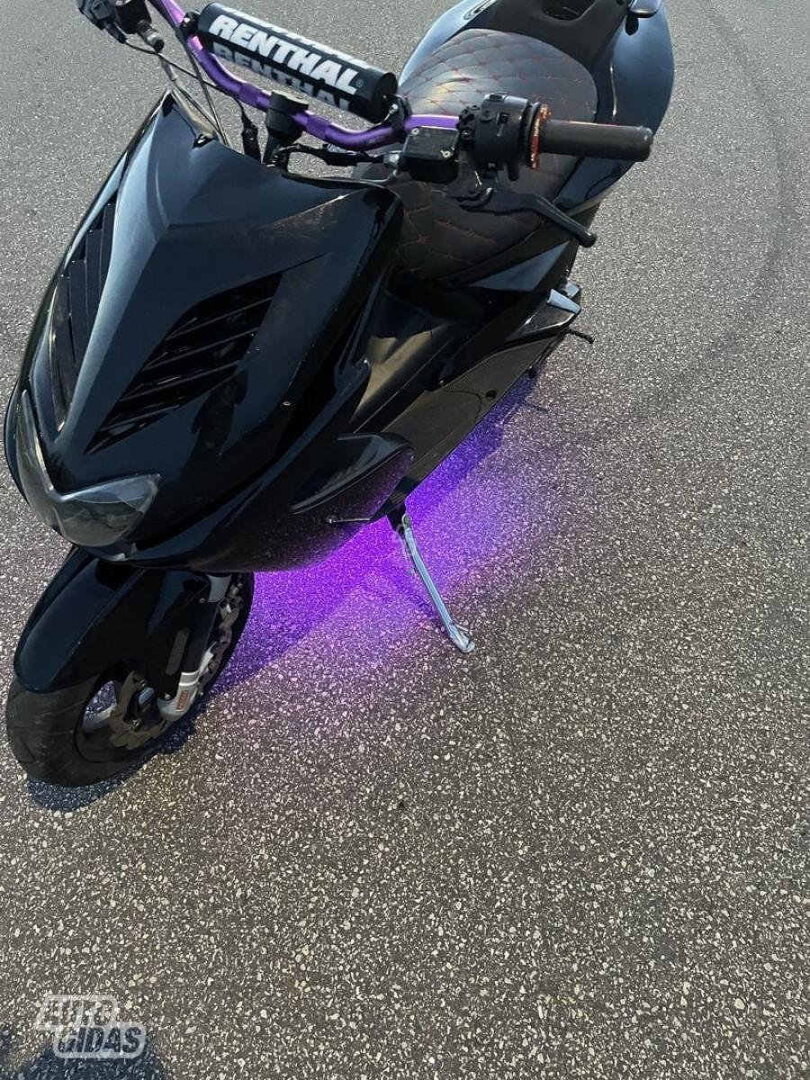 Yamaha Aerox 2006 in Kaunas, with an engine capacity of 0.00 L and mileage of 0 thousand km for 2100 €, photo 6 on AUTOMOTO.COM.LV