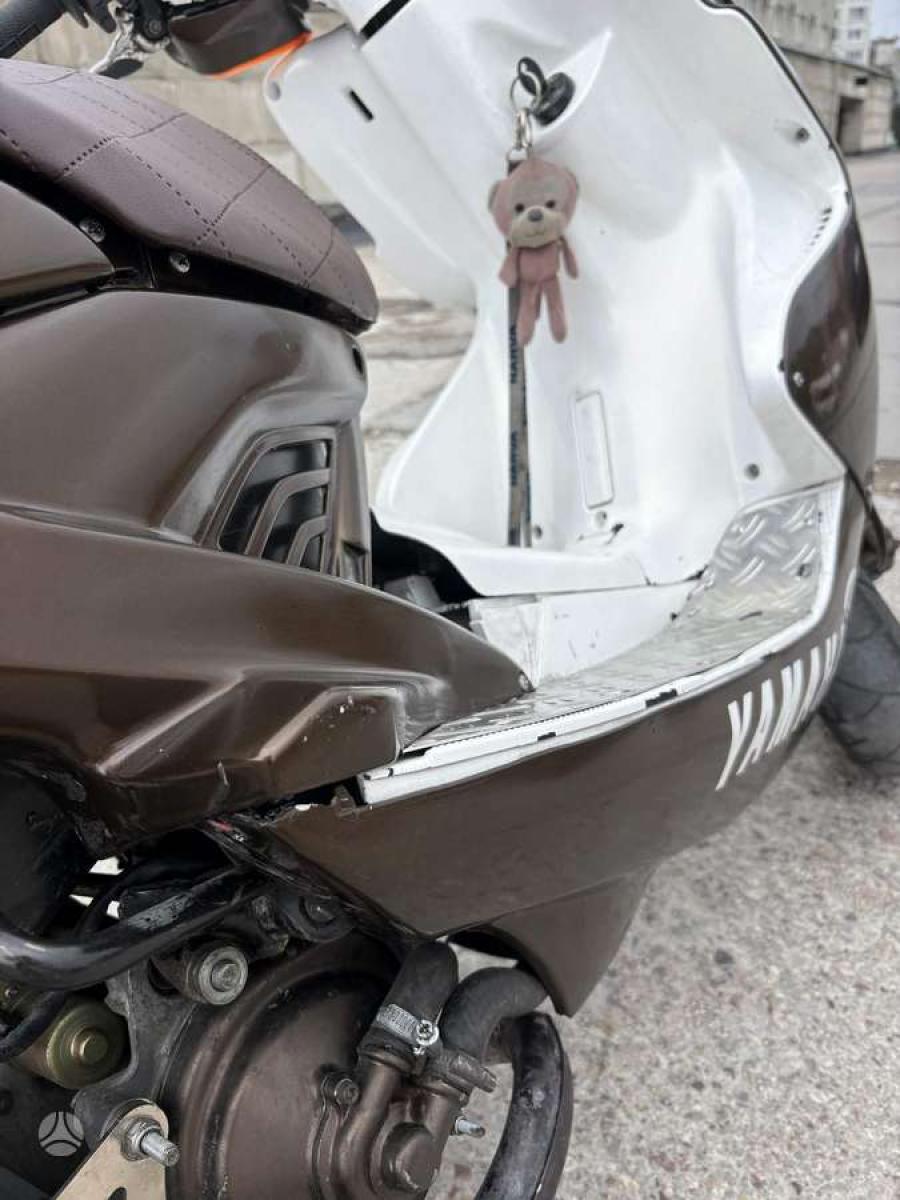 Yamaha Aerox 2008 in Kaunas, with an engine capacity of 49.00 L and mileage of 40 thousand km for 1200 €, photo 7 on AUTOMOTO.COM.LV