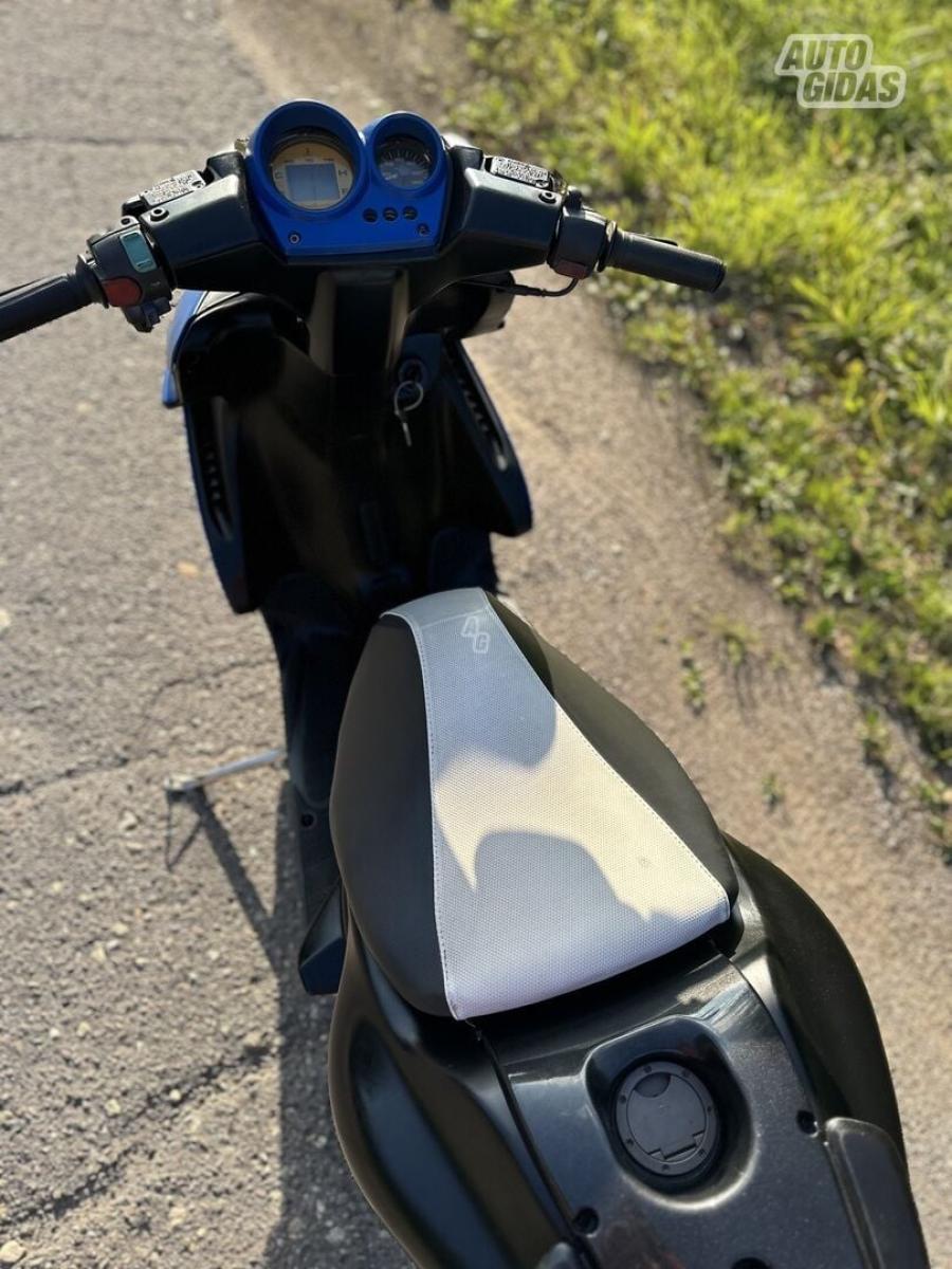 Yamaha Aerox 2008 Viļņa, ar dzinēja tilpumu 0.00 L un nobraukumu 0 tūkst. km par 1000 €, foto 8 vietnē AUTOMOTO.COM.LV