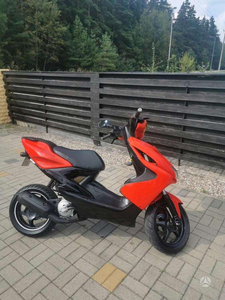 Yamaha Aerox 2008 Viļņa, ar dzinēja tilpumu 49.00 L un nobraukumu 16 tūkst. km par 1650 €, foto 3 vietnē AUTOMOTO.COM.LV