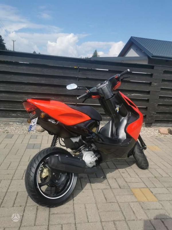 Yamaha Aerox 2008 Viļņa, ar dzinēja tilpumu 49.00 L un nobraukumu 16 tūkst. km par 1650 €, foto 4 vietnē AUTOMOTO.COM.LV