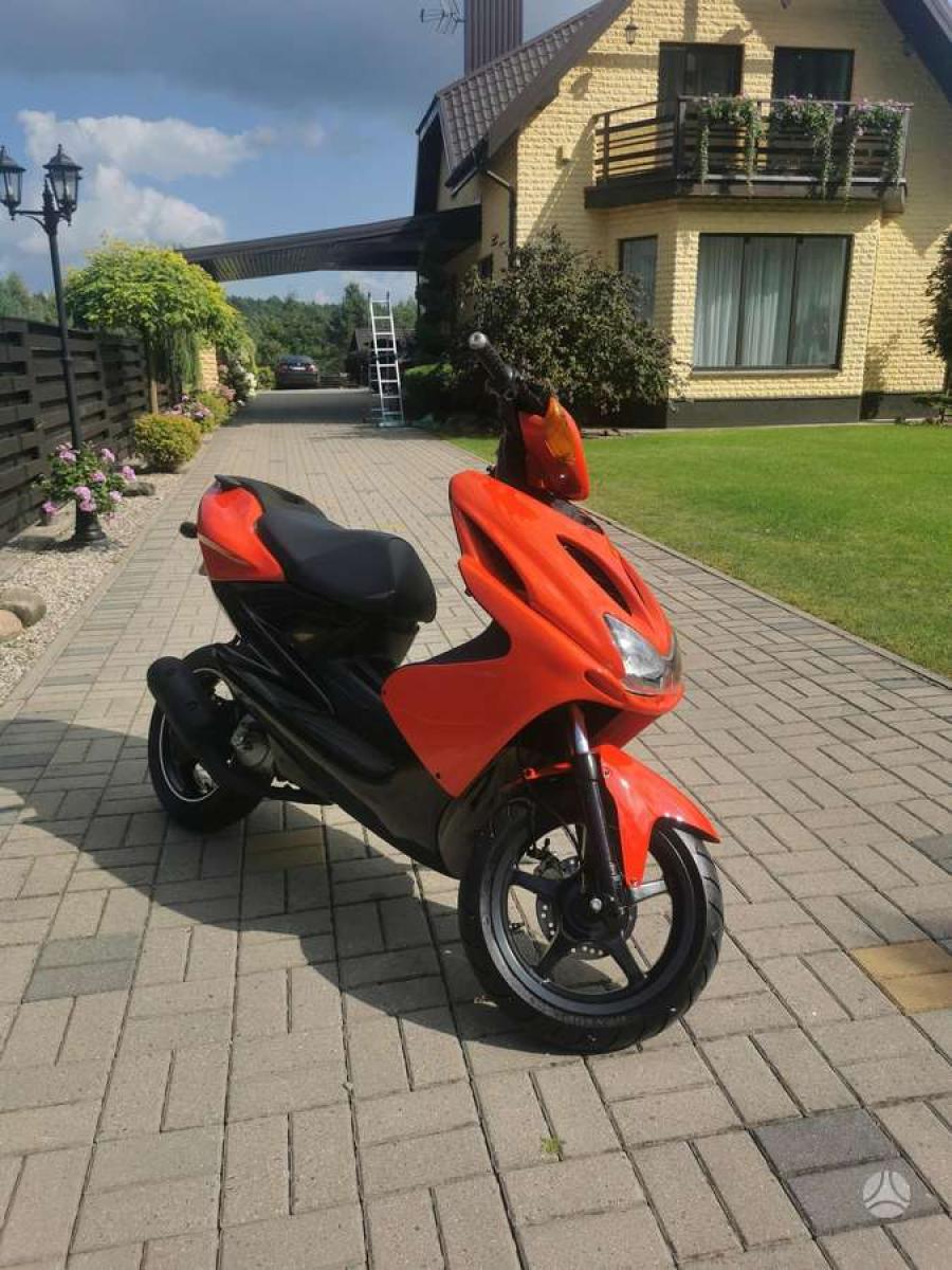 Yamaha Aerox 2008 Viļņa, ar dzinēja tilpumu 49.00 L un nobraukumu 16 tūkst. km par 1650 €, foto 11 vietnē AUTOMOTO.COM.LV