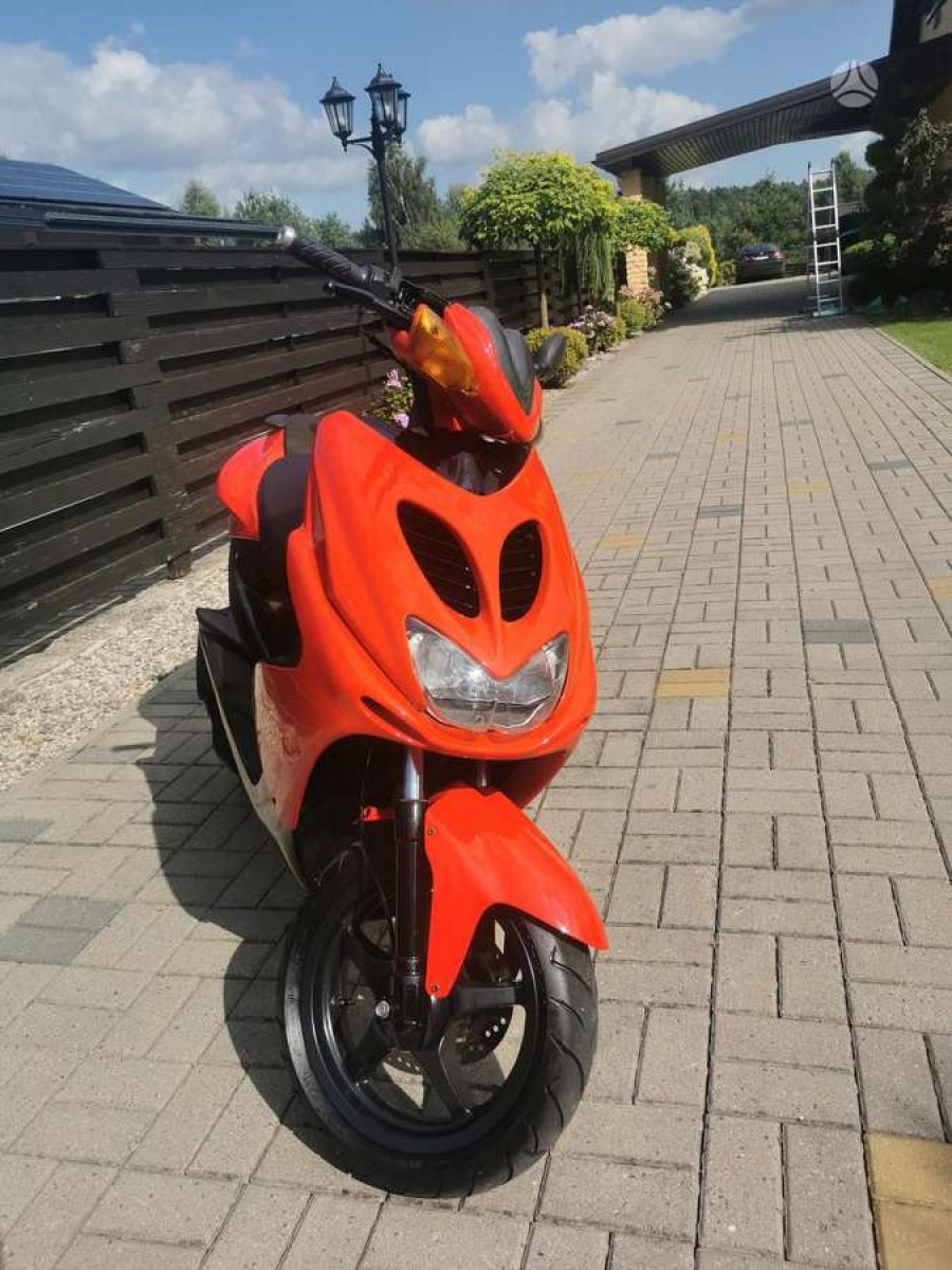 Yamaha Aerox 2008 Viļņa, ar dzinēja tilpumu 49.00 L un nobraukumu 16 tūkst. km par 1650 €, foto 12 vietnē AUTOMOTO.COM.LV