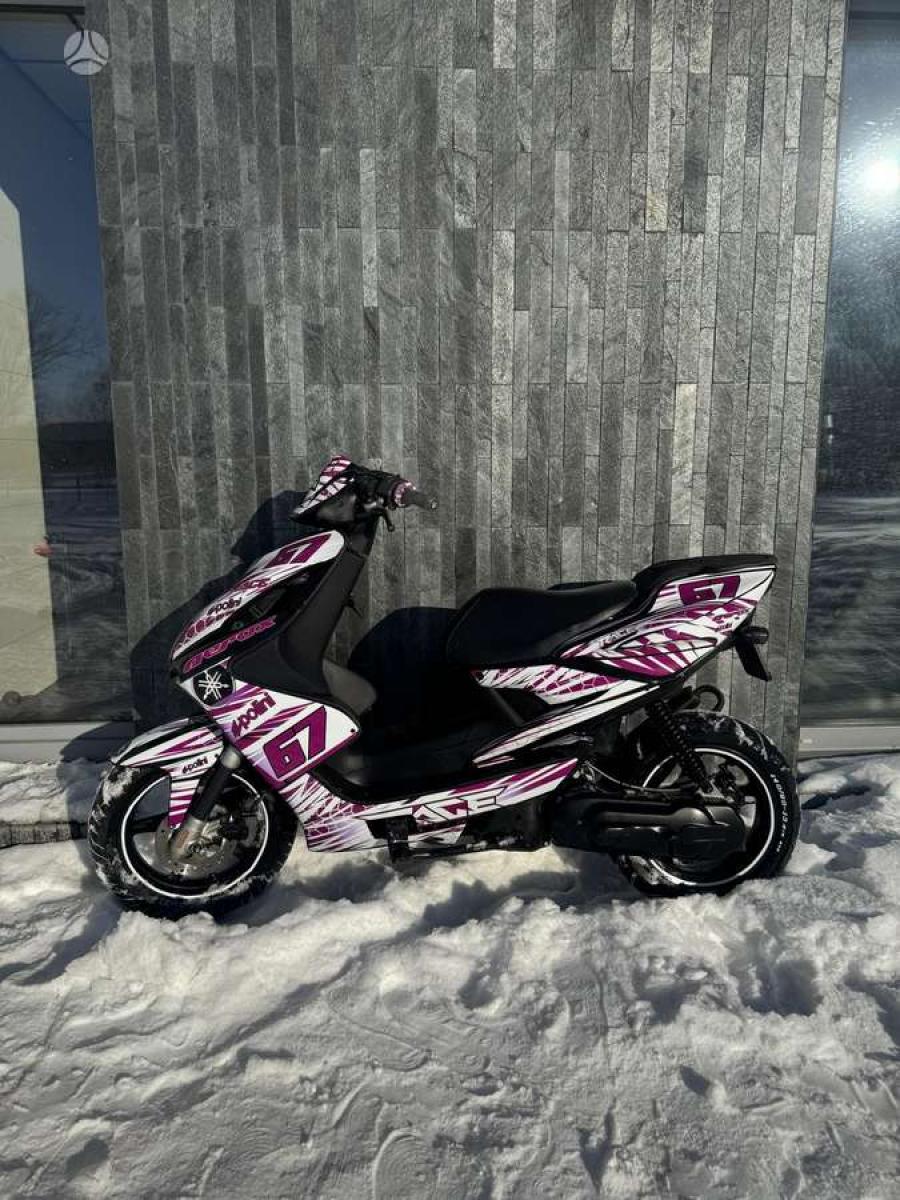 Yamaha Aerox 2009 Alīta, ar dzinēja tilpumu 49.00 L un nobraukumu 15 tūkst. km par 1570 €, foto 10 vietnē AUTOMOTO.COM.LV