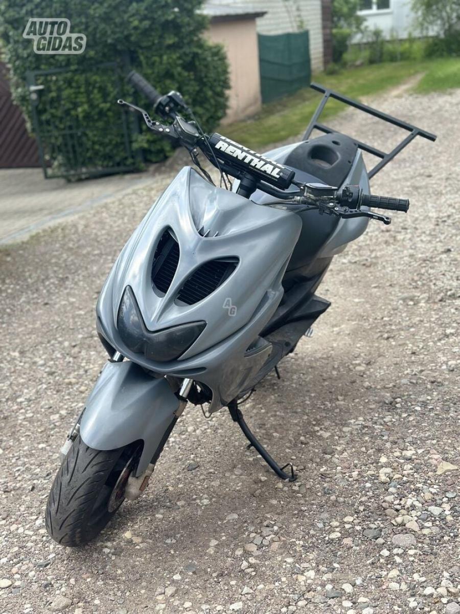 Yamaha Aerox 2010 Viļņa, ar dzinēja tilpumu 0.05 L un nobraukumu 0 tūkst. km par 2200 €, foto 4 vietnē AUTOMOTO.COM.LV