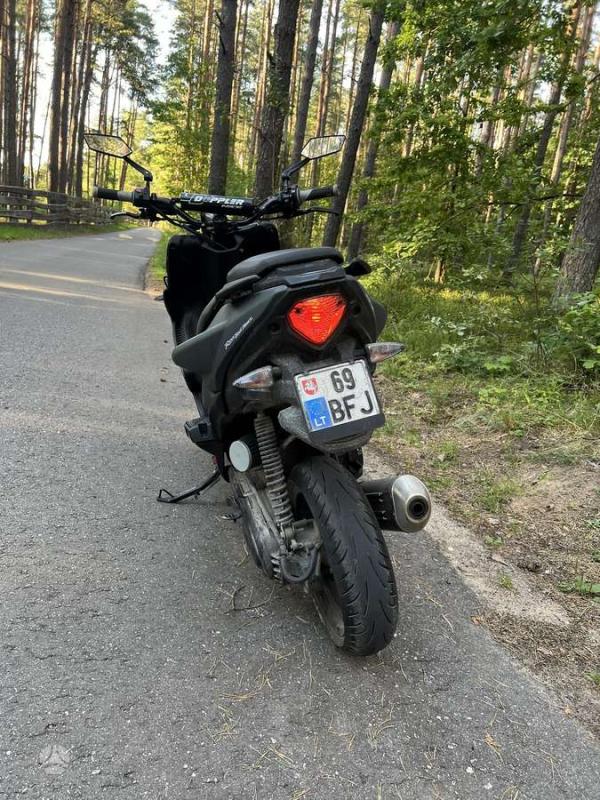 Yamaha Aerox 2014 Viļņa, ar dzinēja tilpumu 49.00 L un nobraukumu 15 tūkst. km par 850 €, foto 3 vietnē AUTOMOTO.COM.LV