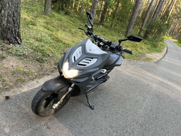 Yamaha Aerox 2014 Viļņa, ar dzinēja tilpumu 49.00 L un nobraukumu 15 tūkst. km par 850 €, foto 4 vietnē AUTOMOTO.COM.LV