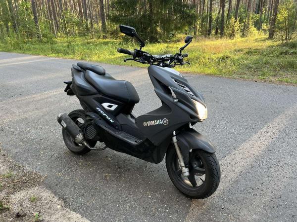 Yamaha Aerox 2014 Viļņa, ar dzinēja tilpumu 49.00 L un nobraukumu 15 tūkst. km par 850 €, foto 5 vietnē AUTOMOTO.COM.LV