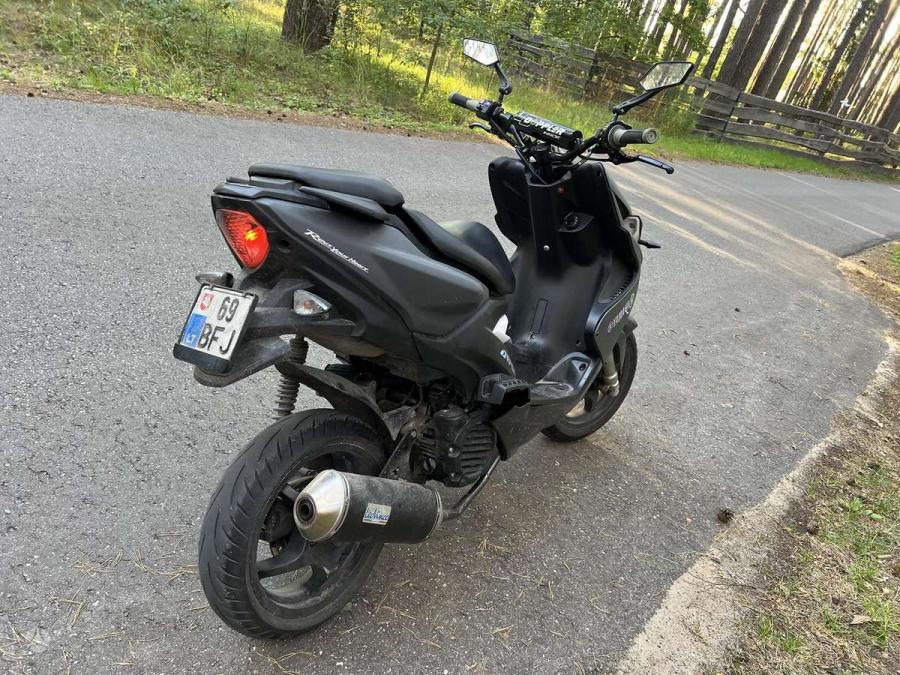 Yamaha Aerox 2014 in Vilnius, with an engine capacity of 49.00 L and mileage of 15 thousand km for 850 €, photo 7 on AUTOMOTO.COM.LV