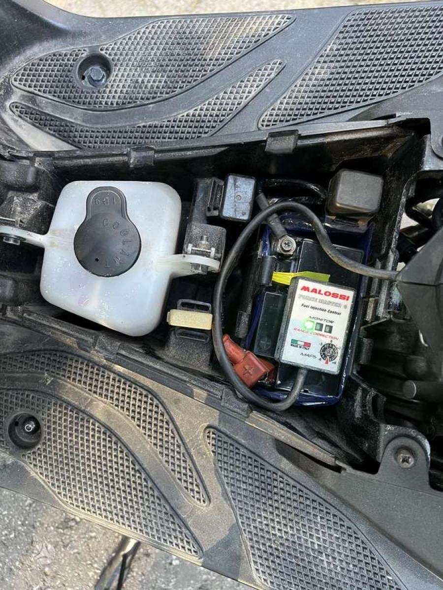 Yamaha Aerox 2014 in Vilnius, with an engine capacity of 49.00 L and mileage of 15 thousand km for 850 €, photo 10 on AUTOMOTO.COM.LV