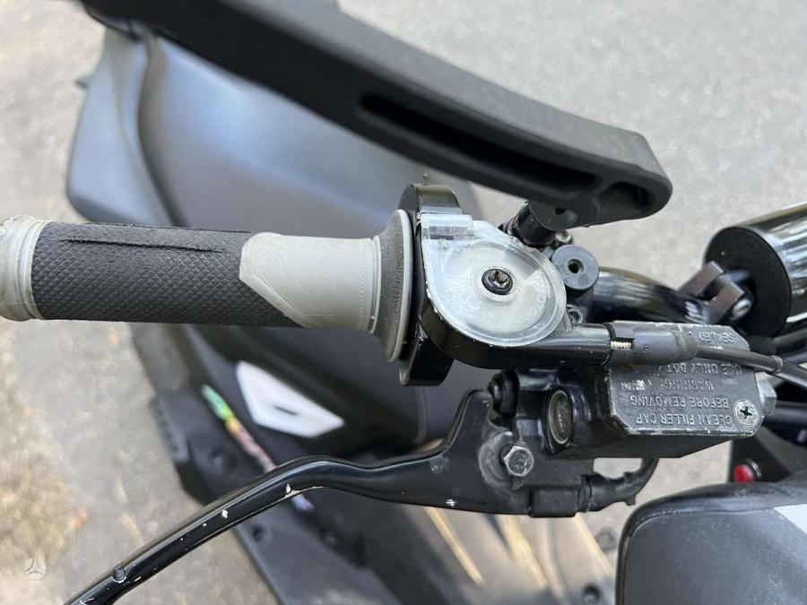 Yamaha Aerox 2014 in Vilnius, with an engine capacity of 49.00 L and mileage of 15 thousand km for 850 €, photo 12 on AUTOMOTO.COM.LV