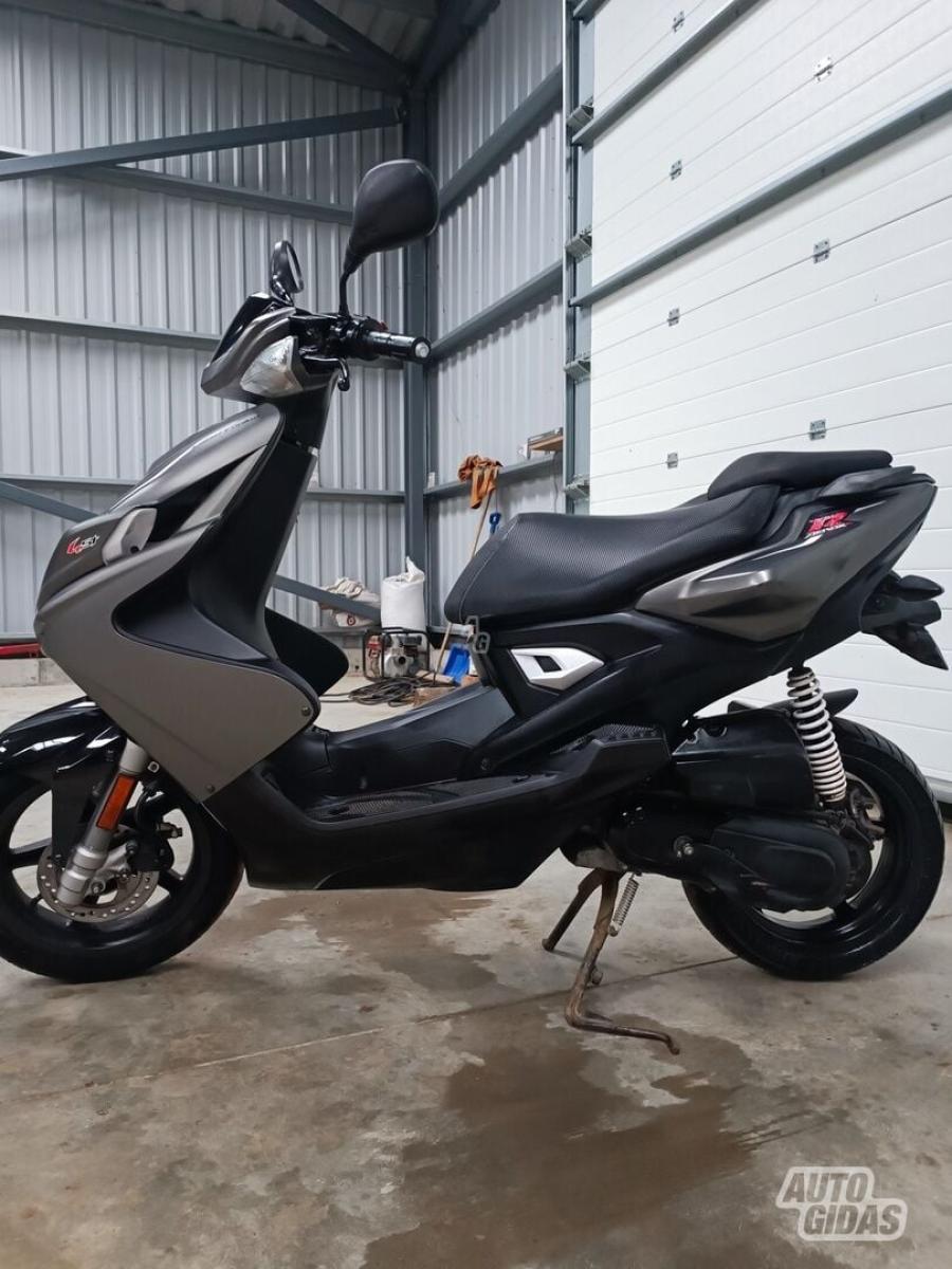 Yamaha Aerox 2015 Vilkaviškis, ar dzinēja tilpumu 0.05 L un nobraukumu 23 tūkst. km par 1700 €, foto 3 vietnē AUTOMOTO.COM.LV