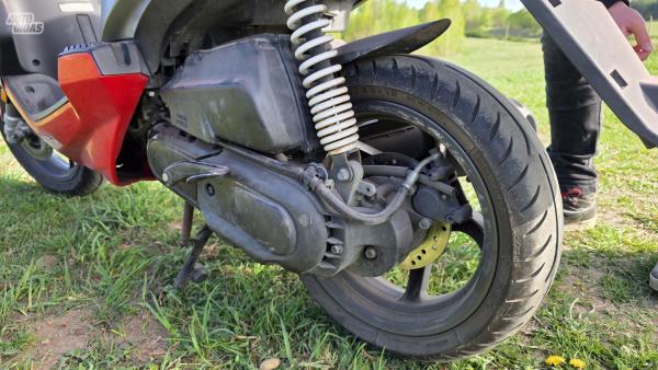 Yamaha Aerox 2016 in Vilnius, with an engine capacity of 0.05 L and mileage of 0 thousand km for 1499 €, photo 5 on AUTOMOTO.COM.LV