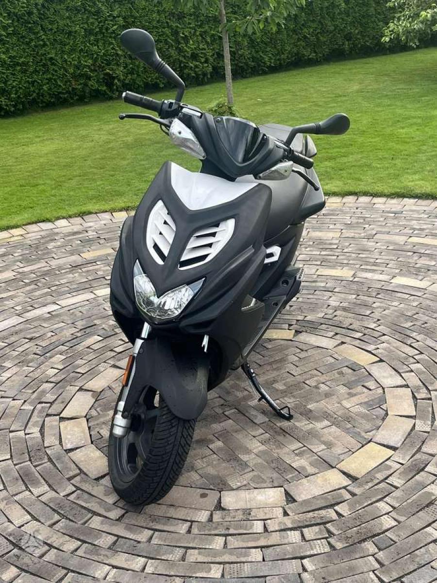 Yamaha Aerox 2016 in Kedainiai, with an engine capacity of 49.00 L and mileage of 51 thousand km for 1250 €, photo 1 on AUTOMOTO.COM.LV