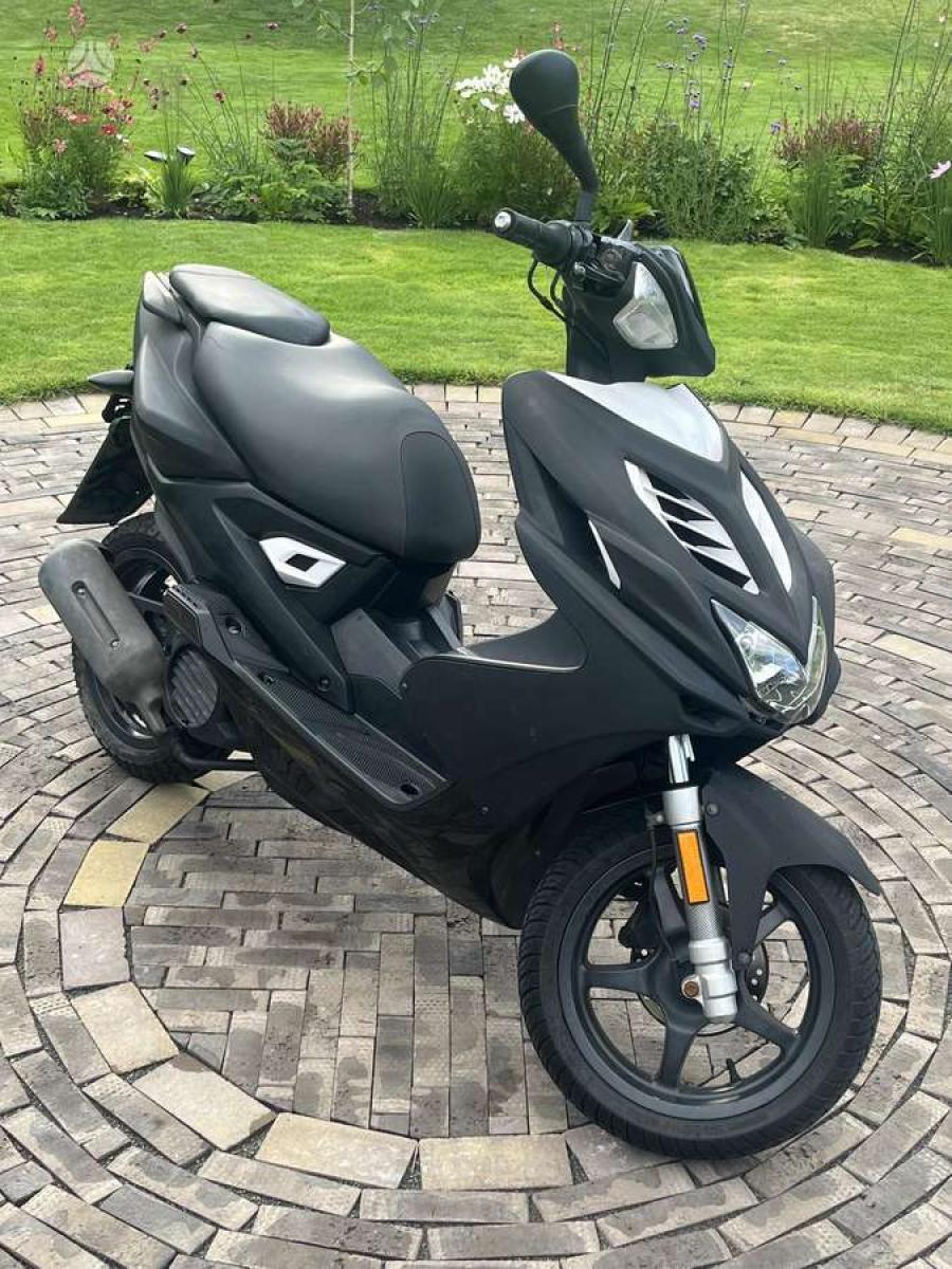 Yamaha Aerox 2016 in Kedainiai, with an engine capacity of 49.00 L and mileage of 51 thousand km for 1250 €, photo 4 on AUTOMOTO.COM.LV