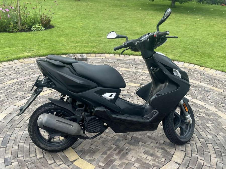 Yamaha Aerox 2016 in Kedainiai, with an engine capacity of 49.00 L and mileage of 51 thousand km for 1250 €, photo 5 on AUTOMOTO.COM.LV