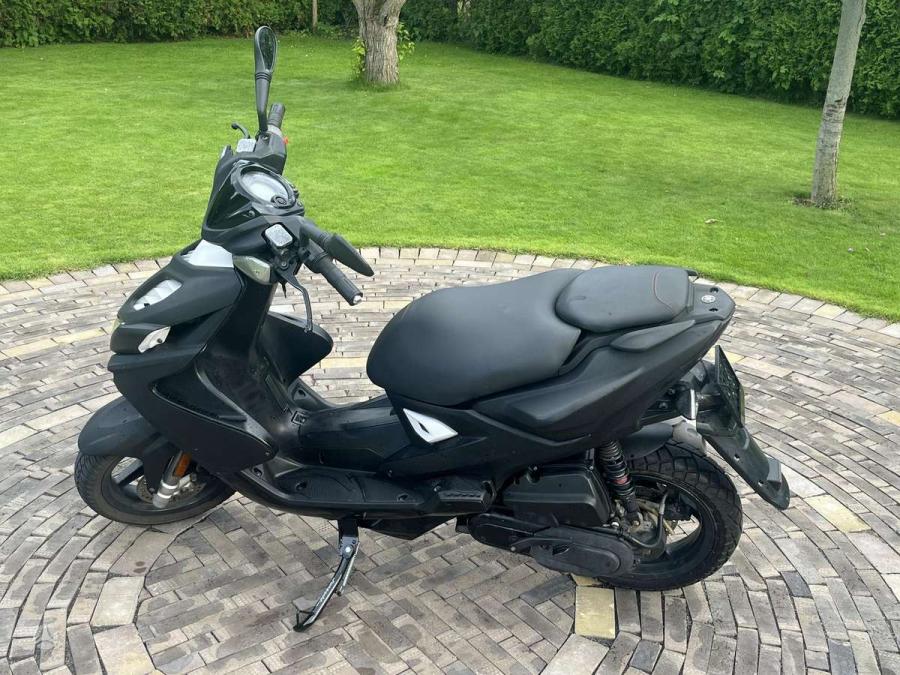 Yamaha Aerox 2016 in Kedainiai, with an engine capacity of 49.00 L and mileage of 51 thousand km for 1250 €, photo 6 on AUTOMOTO.COM.LV