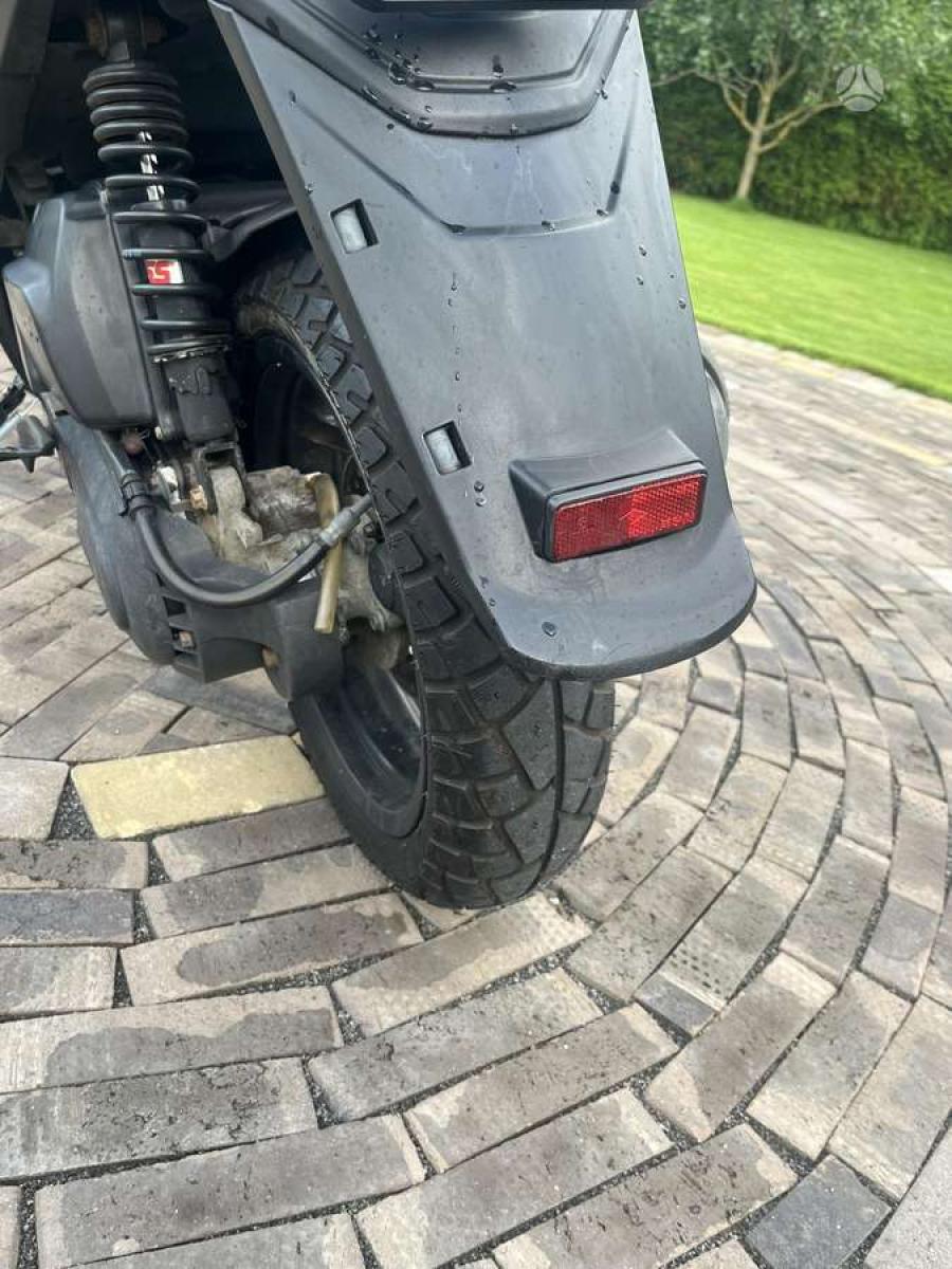 Yamaha Aerox 2016 in Kedainiai, with an engine capacity of 49.00 L and mileage of 51 thousand km for 1250 €, photo 15 on AUTOMOTO.COM.LV