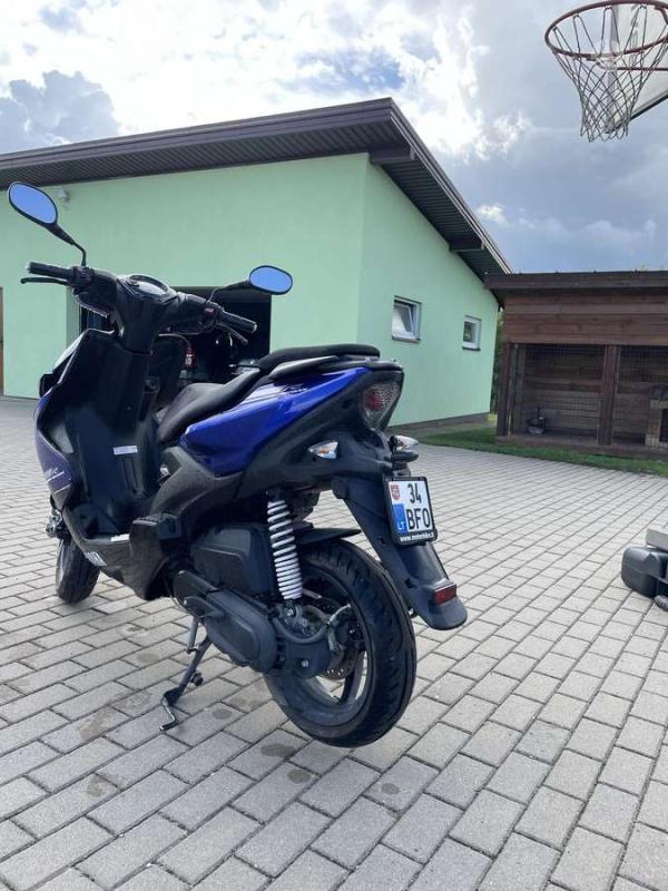 Yamaha Aerox 2018 in Lazdijai, with an engine capacity of 49.00 L and mileage of 4 thousand km for 1800 €, photo 4 on AUTOMOTO.COM.LV