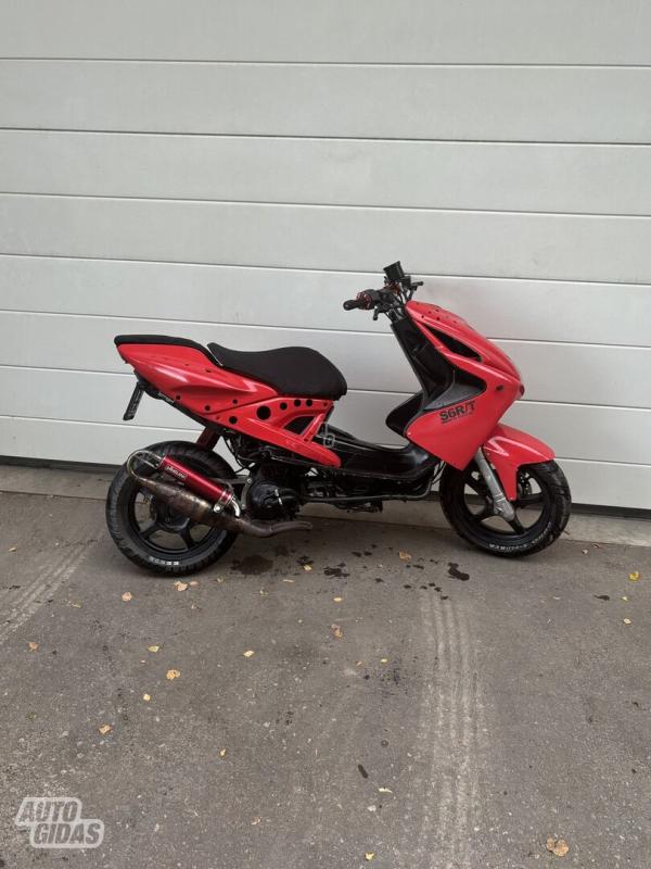 Sarkans Yamaha Aerox 2003 Viļņa, ar dzinēja tilpumu 0.00 L un nobraukumu 0 tūkst. km par 1500 €, foto 2 vietnē AUTOMOTO.COM.LV