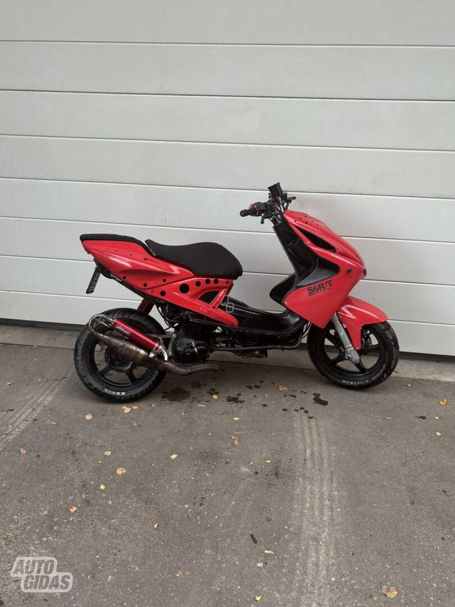 Red Yamaha Aerox 2003 in Vilnius, with an engine capacity of 0.00 L and mileage of 0 thousand km for 1500 €, photo 3 on AUTOMOTO.COM.LV