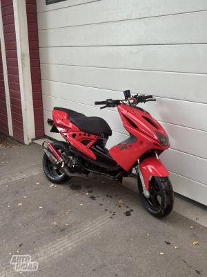 Red Yamaha Aerox 2003 in Vilnius, with an engine capacity of 0.00 L and mileage of 0 thousand km for 1500 €, photo 4 on AUTOMOTO.COM.LV