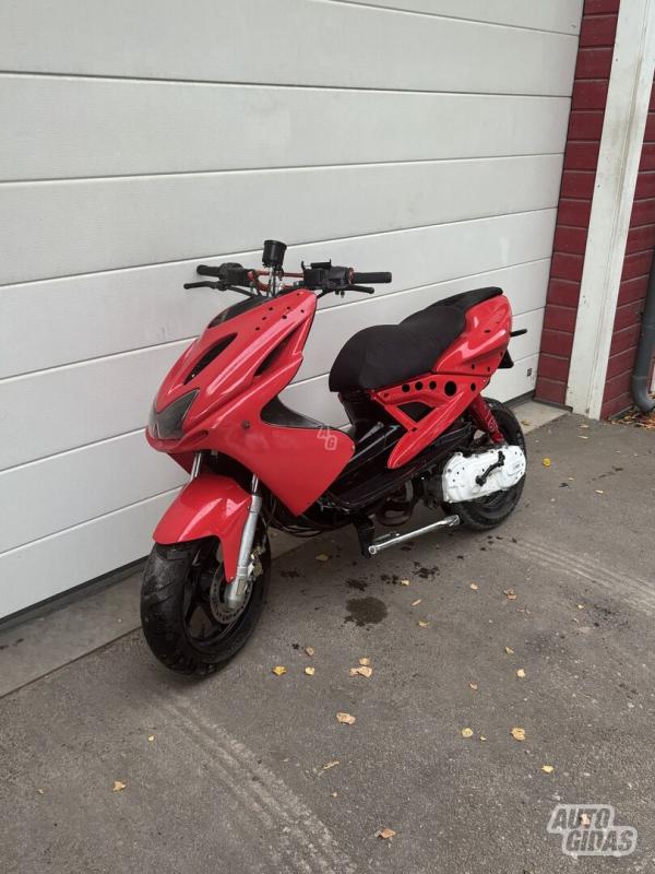 Sarkans Yamaha Aerox 2003 Viļņa, ar dzinēja tilpumu 0.00 L un nobraukumu 0 tūkst. km par 1500 €, foto 4 vietnē AUTOMOTO.COM.LV