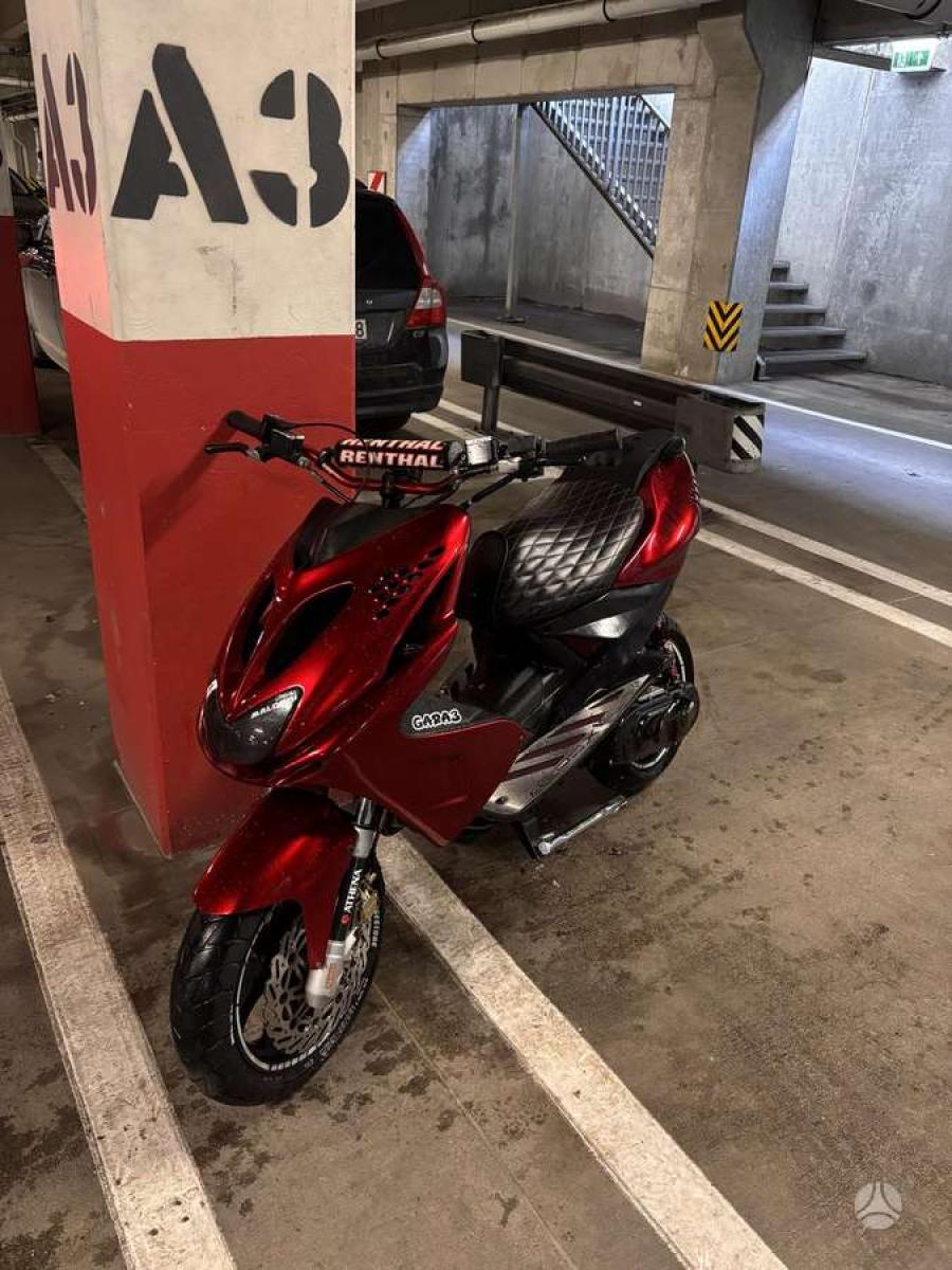 Red Yamaha Aerox 2007 in Siauliai, with an engine capacity of 50.00 L and mileage of 13 thousand km for 2000 €, photo 4 on AUTOMOTO.COM.LV