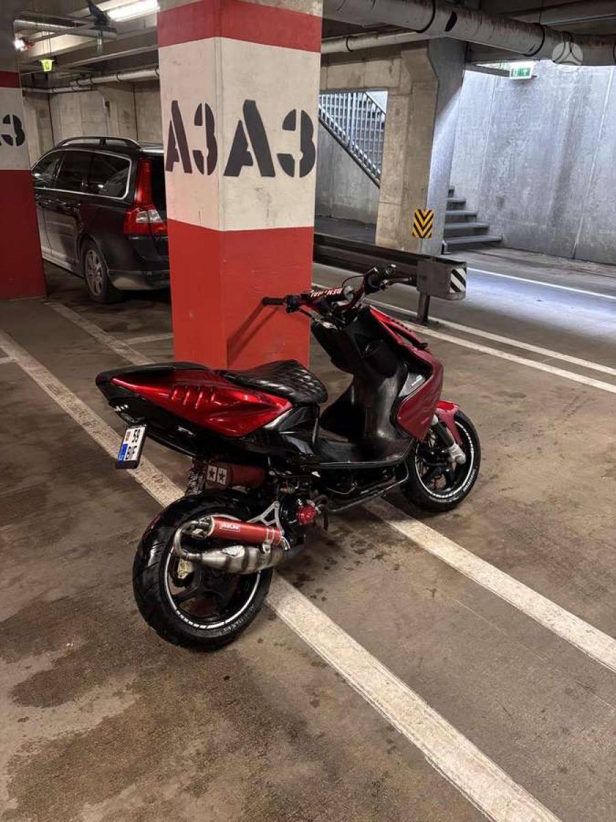 Red Yamaha Aerox 2007 in Siauliai, with an engine capacity of 50.00 L and mileage of 13 thousand km for 2000 €, photo 5 on AUTOMOTO.COM.LV