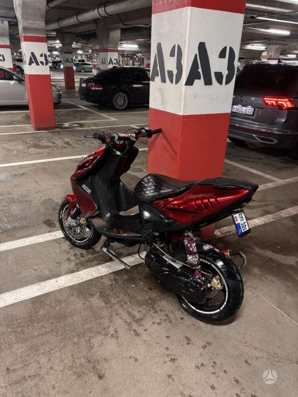 Sarkans Yamaha Aerox 2007 Šauļi, ar dzinēja tilpumu 50.00 L un nobraukumu 13 tūkst. km par 2000 €, foto 5 vietnē AUTOMOTO.COM.LV