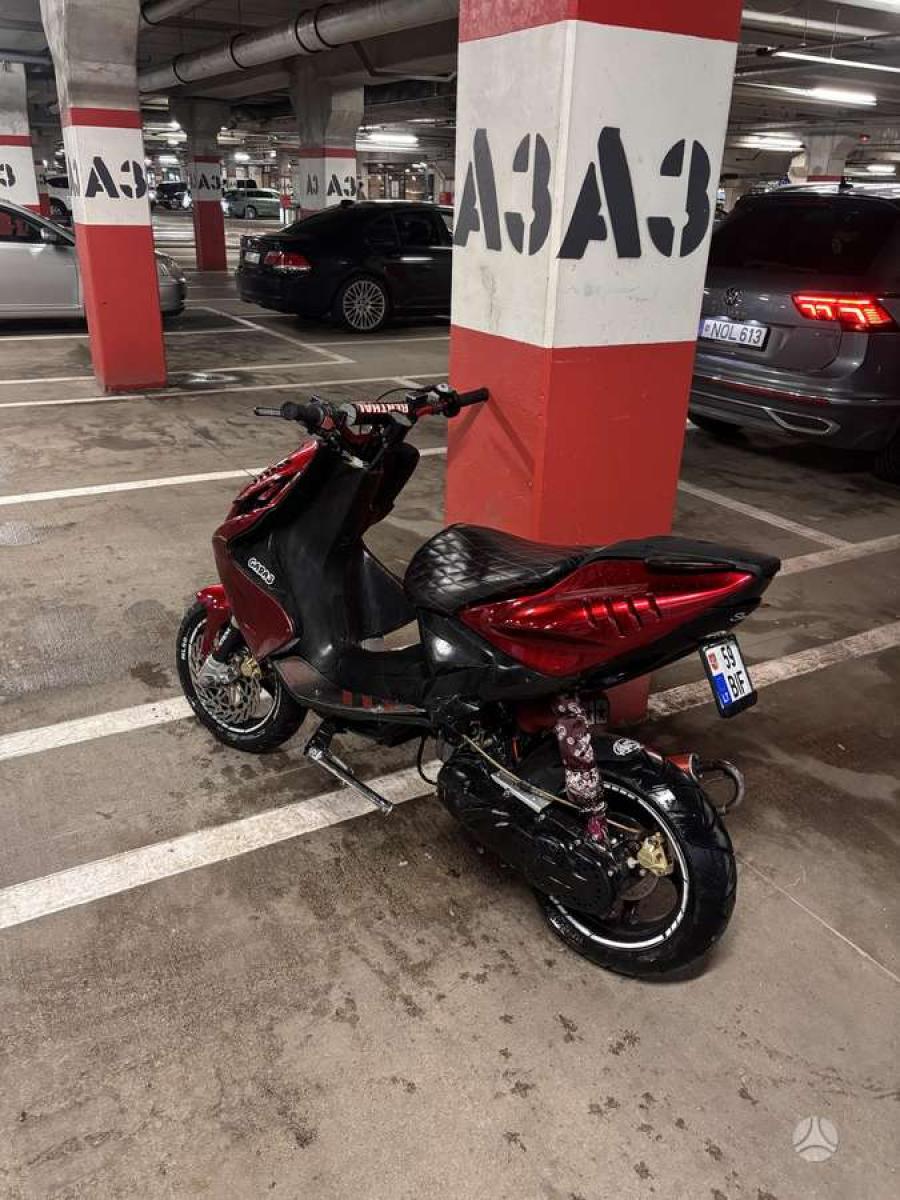 Red Yamaha Aerox 2007 in Siauliai, with an engine capacity of 50.00 L and mileage of 13 thousand km for 2000 €, photo 6 on AUTOMOTO.COM.LV