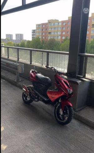 Red Yamaha Aerox 2007 in Siauliai, with an engine capacity of 50.00 L and mileage of 13 thousand km for 2000 €, photo 7 on AUTOMOTO.COM.LV